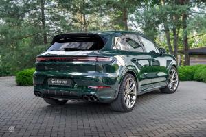 Green Porsche Cayenne 2025 in Kaunas, with an engine capacity of 4.00 L and mileage of 11 thousand km for 122000 €, photo 6 on AUTOMOTO.COM.LV