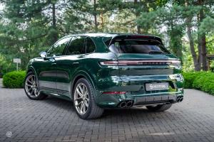 Green Porsche Cayenne 2025 in Kaunas, with an engine capacity of 4.00 L and mileage of 11 thousand km for 122000 €, photo 7 on AUTOMOTO.COM.LV