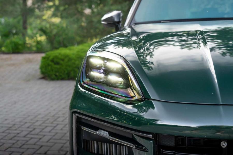 Green Porsche Cayenne 2025 in Kaunas, with an engine capacity of 4.00 L and mileage of 11 thousand km for 122000 €, photo 9 on AUTOMOTO.COM.LV