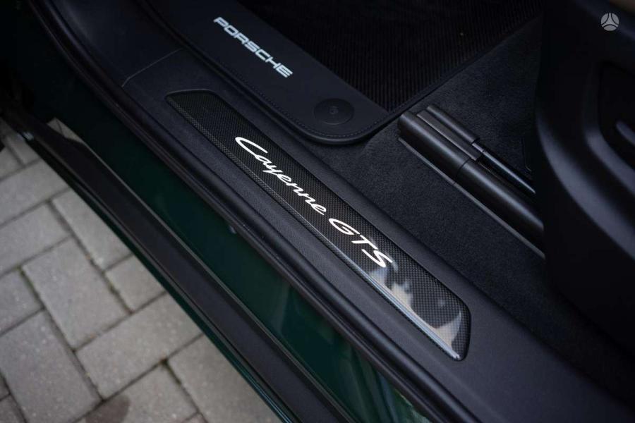 Green Porsche Cayenne 2025 in Kaunas, with an engine capacity of 4.00 L and mileage of 11 thousand km for 122000 €, photo 19 on AUTOMOTO.COM.LV