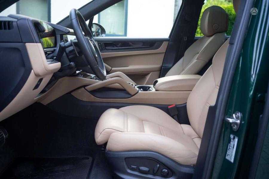 Green Porsche Cayenne 2025 in Kaunas, with an engine capacity of 4.00 L and mileage of 11 thousand km for 122000 €, photo 31 on AUTOMOTO.COM.LV