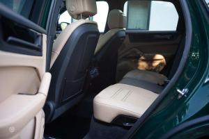 Green Porsche Cayenne 2025 in Kaunas, with an engine capacity of 4.00 L and mileage of 11 thousand km for 122000 €, photo 32 on AUTOMOTO.COM.LV