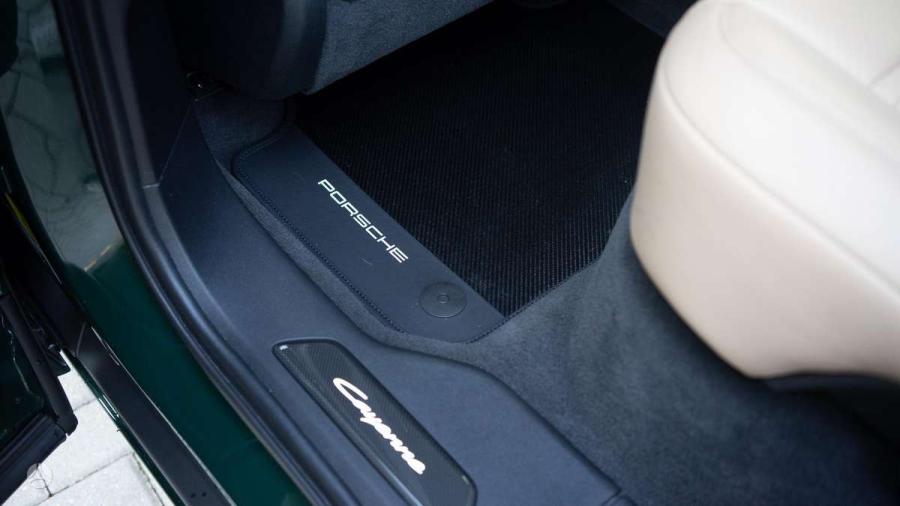 Green Porsche Cayenne 2025 in Kaunas, with an engine capacity of 4.00 L and mileage of 11 thousand km for 122000 €, photo 34 on AUTOMOTO.COM.LV