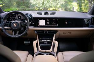 Green Porsche Cayenne 2025 in Kaunas, with an engine capacity of 4.00 L and mileage of 11 thousand km for 122000 €, photo 37 on AUTOMOTO.COM.LV
