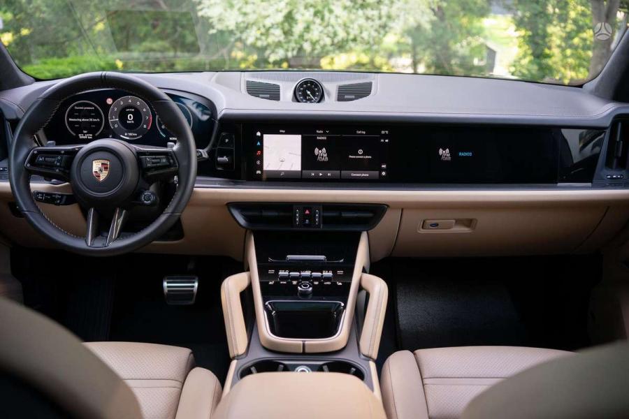 Green Porsche Cayenne 2025 in Kaunas, with an engine capacity of 4.00 L and mileage of 11 thousand km for 122000 €, photo 37 on AUTOMOTO.COM.LV