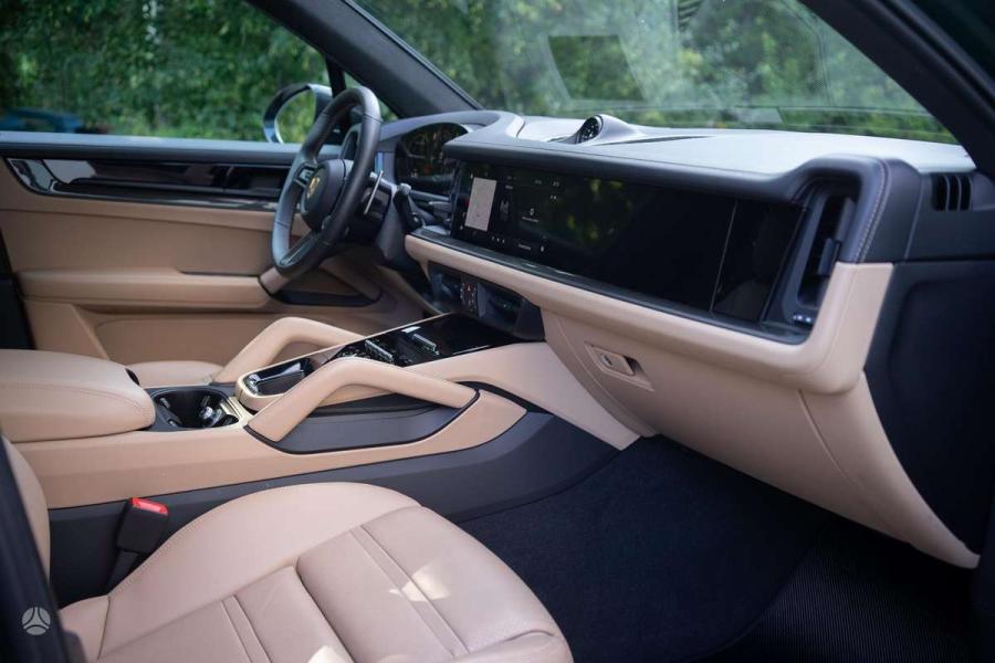 Green Porsche Cayenne 2025 in Kaunas, with an engine capacity of 4.00 L and mileage of 11 thousand km for 122000 €, photo 38 on AUTOMOTO.COM.LV