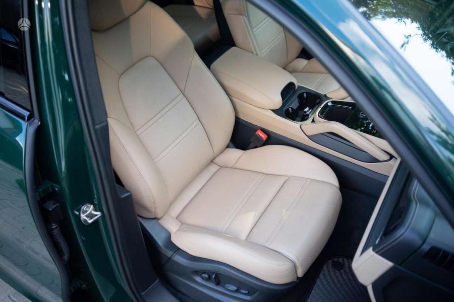 Green Porsche Cayenne 2025 in Kaunas, with an engine capacity of 4.00 L and mileage of 11 thousand km for 122000 €, photo 39 on AUTOMOTO.COM.LV