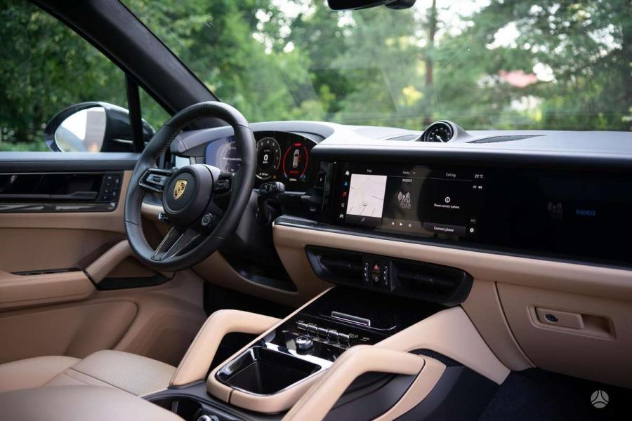 Green Porsche Cayenne 2025 in Kaunas, with an engine capacity of 4.00 L and mileage of 11 thousand km for 122000 €, photo 42 on AUTOMOTO.COM.LV