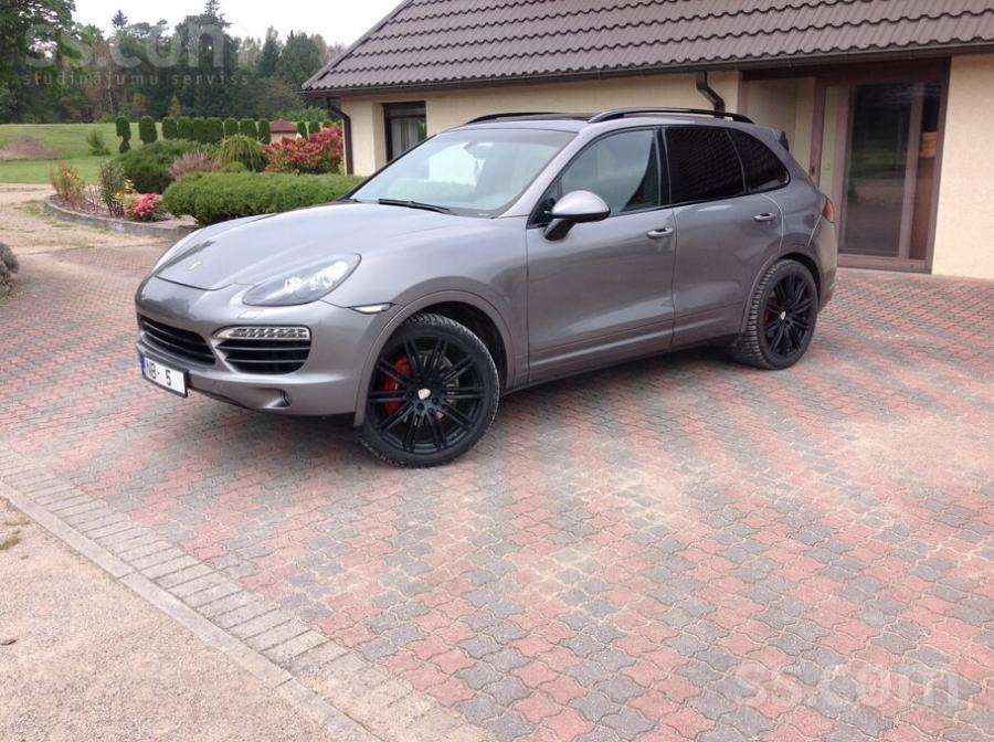 Grey Porsche Cayenne 2011 in Talsi, with an engine capacity of 3.00 L and mileage of 202 thousand km for 18900 €, photo 1 on AUTOMOTO.COM.LV
