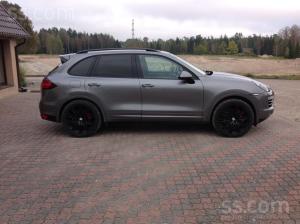 Grey Porsche Cayenne 2011 in Talsi, with an engine capacity of 3.00 L and mileage of 202 thousand km for 18900 €, photo 4 on AUTOMOTO.COM.LV