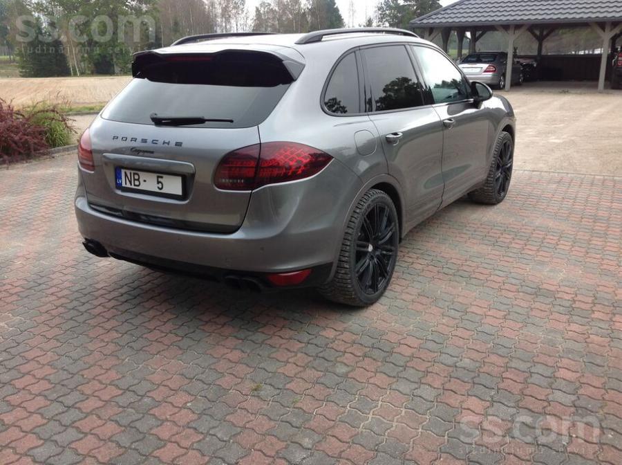 Grey Porsche Cayenne 2011 in Talsi, with an engine capacity of 3.00 L and mileage of 202 thousand km for 18900 €, photo 5 on AUTOMOTO.COM.LV