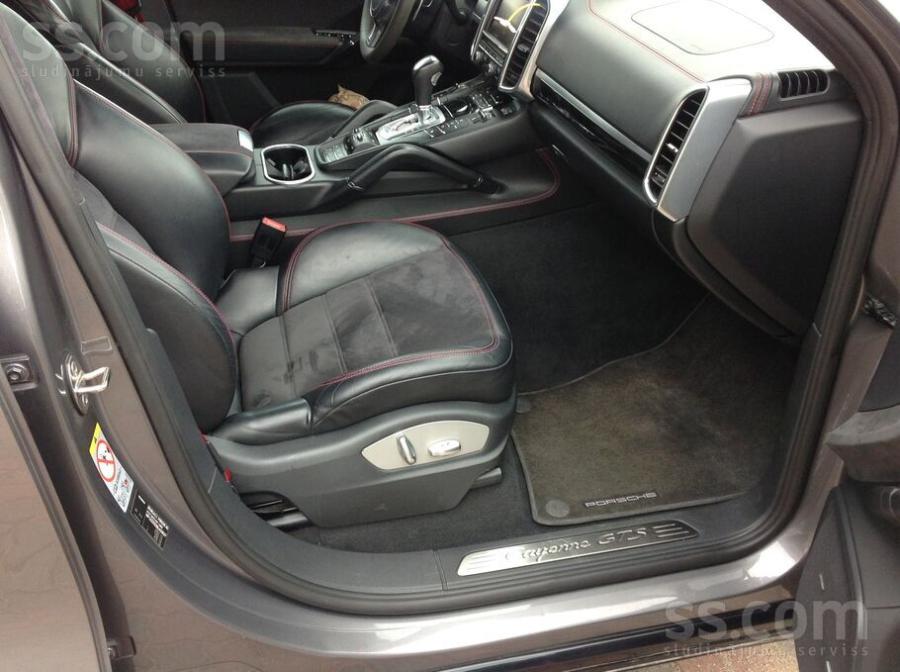 Grey Porsche Cayenne 2011 in Talsi, with an engine capacity of 3.00 L and mileage of 202 thousand km for 18900 €, photo 7 on AUTOMOTO.COM.LV