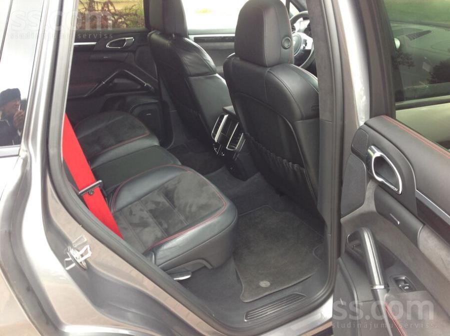 Grey Porsche Cayenne 2011 in Talsi, with an engine capacity of 3.00 L and mileage of 202 thousand km for 18900 €, photo 10 on AUTOMOTO.COM.LV