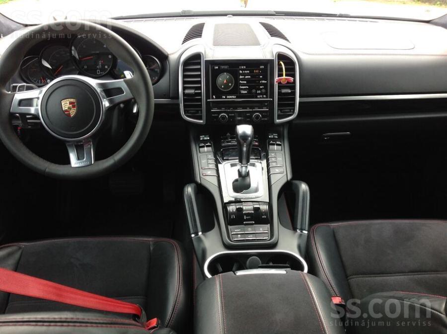 Grey Porsche Cayenne 2011 in Talsi, with an engine capacity of 3.00 L and mileage of 202 thousand km for 18900 €, photo 16 on AUTOMOTO.COM.LV