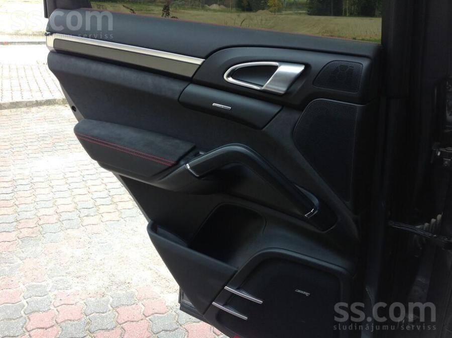Grey Porsche Cayenne 2011 in Talsi, with an engine capacity of 3.00 L and mileage of 202 thousand km for 18900 €, photo 19 on AUTOMOTO.COM.LV