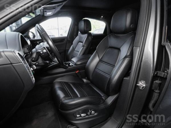 Grey Porsche Cayenne 2020 in Riga, with an engine capacity of 3.00 L and mileage of 88 thousand km for 59000 €, photo 4 on AUTOMOTO.COM.LV