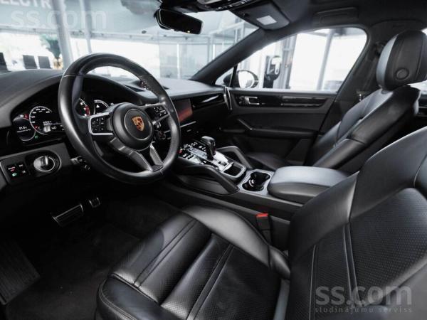 Grey Porsche Cayenne 2020 in Riga, with an engine capacity of 3.00 L and mileage of 88 thousand km for 59000 €, photo 5 on AUTOMOTO.COM.LV