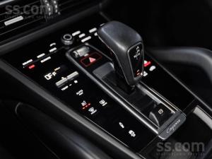 Pelēks Porsche Cayenne 2020 Rīga, ar dzinēja tilpumu 3.00 L un nobraukumu 88 tūkst. km par 59000 €, foto 34 vietnē AUTOMOTO.COM.LV