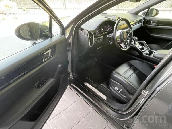 Grey Porsche Cayenne 2021 in Riga, with an engine capacity of 3.00 L and mileage of 119 thousand km for 59500 €, photo 7 on AUTOMOTO.COM.LV