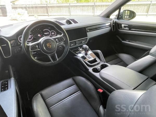 Grey Porsche Cayenne 2021 in Riga, with an engine capacity of 3.00 L and mileage of 119 thousand km for 59500 €, photo 8 on AUTOMOTO.COM.LV