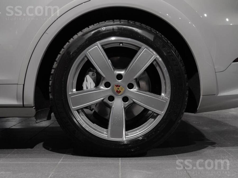 Pelēks Porsche Cayenne 2021 Rīga, ar dzinēja tilpumu 3.00 L un nobraukumu 81 tūkst. km par 72000 €, foto 16 vietnē AUTOMOTO.COM.LV