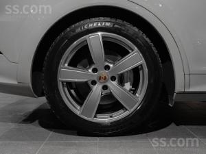 Pelēks Porsche Cayenne 2021 Rīga, ar dzinēja tilpumu 3.00 L un nobraukumu 81 tūkst. km par 72000 €, foto 18 vietnē AUTOMOTO.COM.LV