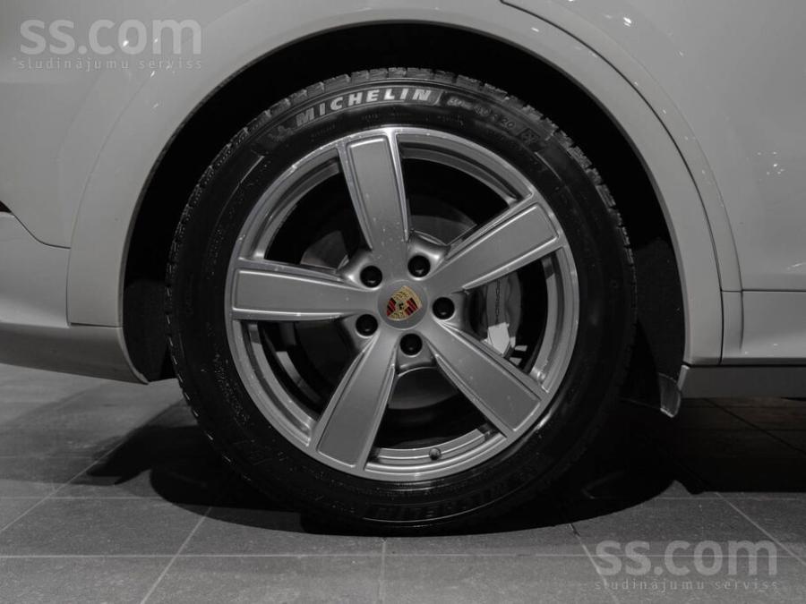 Pelēks Porsche Cayenne 2021 Rīga, ar dzinēja tilpumu 3.00 L un nobraukumu 81 tūkst. km par 72000 €, foto 18 vietnē AUTOMOTO.COM.LV