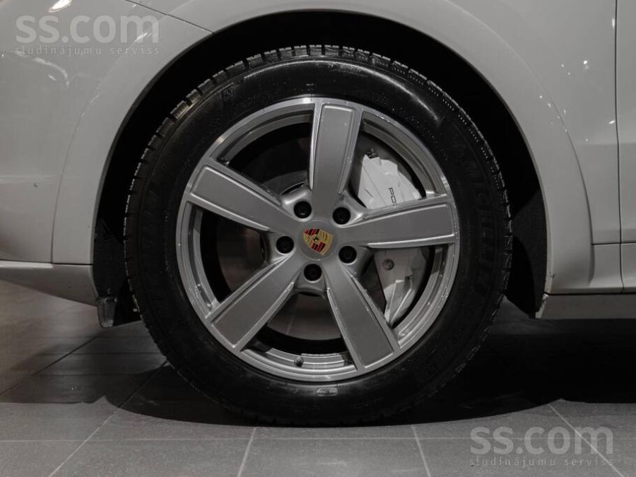 Pelēks Porsche Cayenne 2021 Rīga, ar dzinēja tilpumu 3.00 L un nobraukumu 81 tūkst. km par 72000 €, foto 19 vietnē AUTOMOTO.COM.LV