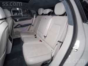 Pelēks Porsche Cayenne 2021 Rīga, ar dzinēja tilpumu 3.00 L un nobraukumu 81 tūkst. km par 72000 €, foto 22 vietnē AUTOMOTO.COM.LV
