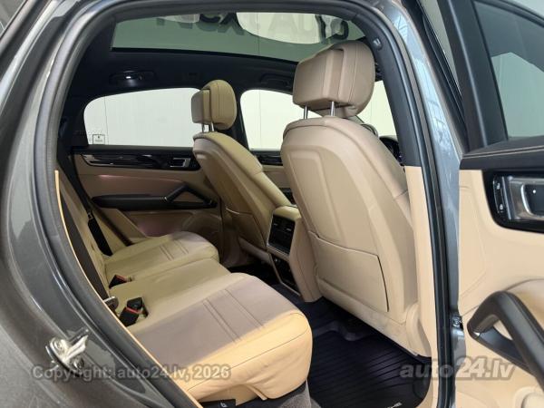 Pelēks Porsche Cayenne 2022 Tartu, ar dzinēja tilpumu 3.00 L un nobraukumu 129 tūkst. km par 77900 €, foto 10 vietnē AUTOMOTO.COM.LV