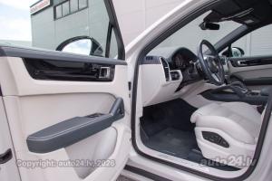 Grey Porsche Cayenne 2022 in Tallinn, with an engine capacity of 3.00 L and mileage of 87 thousand km for 75900 €, photo 5 on AUTOMOTO.COM.LV