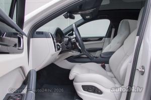 Grey Porsche Cayenne 2022 in Tallinn, with an engine capacity of 3.00 L and mileage of 87 thousand km for 75900 €, photo 7 on AUTOMOTO.COM.LV