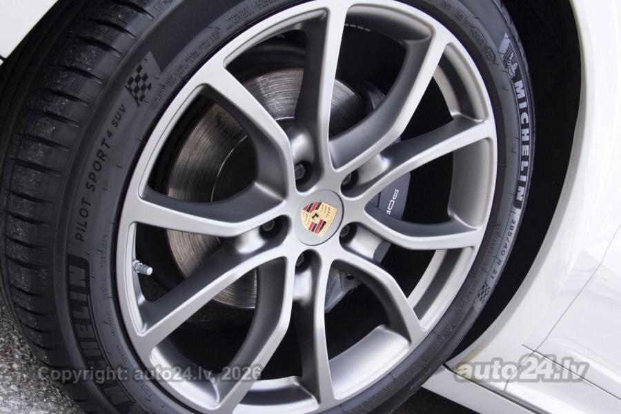 Grey Porsche Cayenne 2022 in Tallinn, with an engine capacity of 3.00 L and mileage of 87 thousand km for 75900 €, photo 18 on AUTOMOTO.COM.LV
