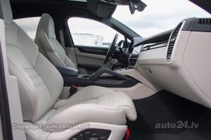 Grey Porsche Cayenne 2022 in Tallinn, with an engine capacity of 3.00 L and mileage of 87 thousand km for 75900 €, photo 19 on AUTOMOTO.COM.LV
