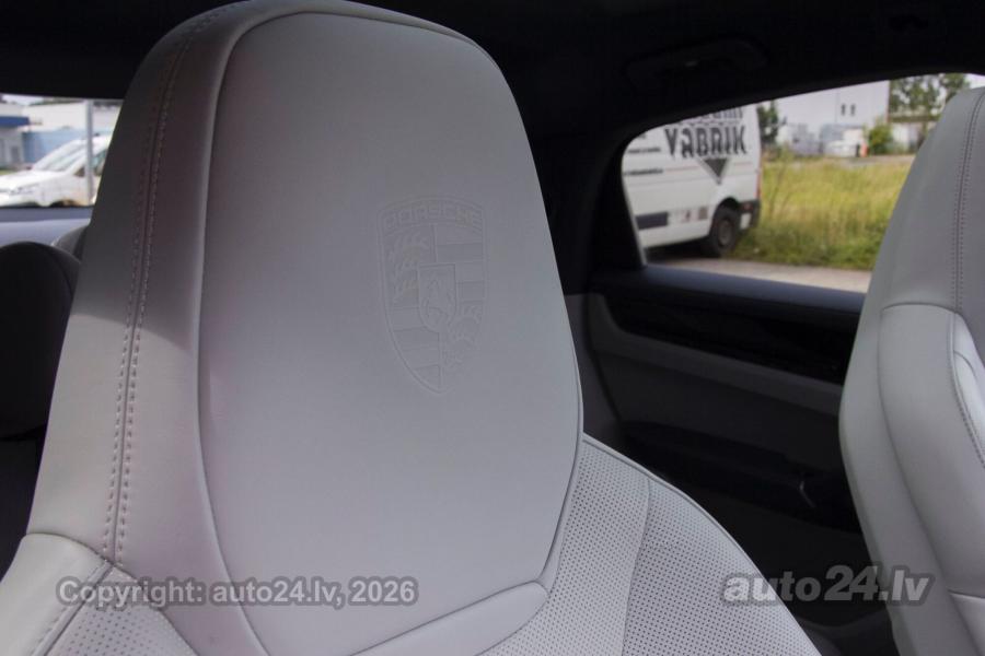 Grey Porsche Cayenne 2022 in Tallinn, with an engine capacity of 3.00 L and mileage of 87 thousand km for 75900 €, photo 21 on AUTOMOTO.COM.LV