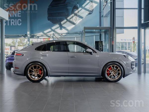 Grey Porsche Cayenne 2023 in Riga, with an engine capacity of 4.00 L and mileage of 33 thousand km for 99000 €, photo 7 on AUTOMOTO.COM.LV