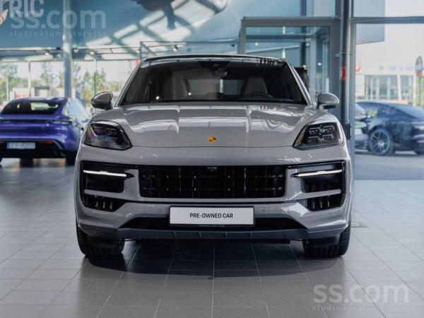 Grey Porsche Cayenne 2023 in Riga, with an engine capacity of 4.00 L and mileage of 33 thousand km for 99000 €, photo 8 on AUTOMOTO.COM.LV
