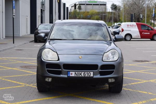 Grey Porsche Cayenne 2003 in Vilnius, with an engine capacity of 4.50 L and mileage of 282 thousand km for 3500 €, photo 2 on AUTOMOTO.COM.LV