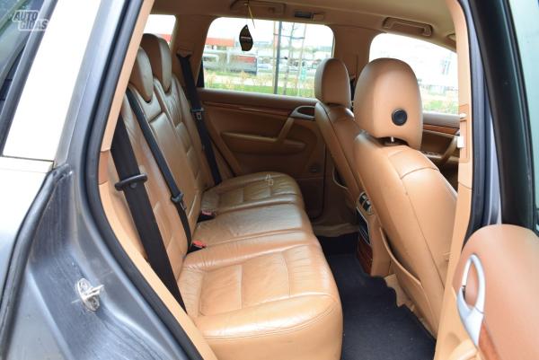 Grey Porsche Cayenne 2003 in Vilnius, with an engine capacity of 4.50 L and mileage of 282 thousand km for 3500 €, photo 8 on AUTOMOTO.COM.LV