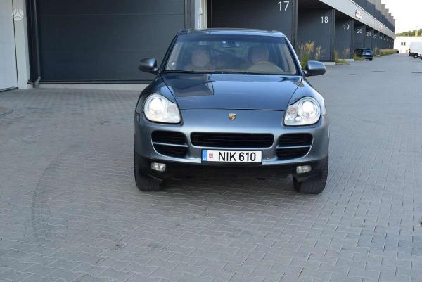 Grey Porsche Cayenne 2003 in Vilnius, with an engine capacity of 4.51 L and mileage of 283 thousand km for 3450 €, photo 2 on AUTOMOTO.COM.LV