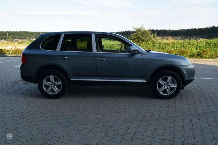 Grey Porsche Cayenne 2003 in Vilnius, with an engine capacity of 4.51 L and mileage of 283 thousand km for 3450 €, photo 5 on AUTOMOTO.COM.LV