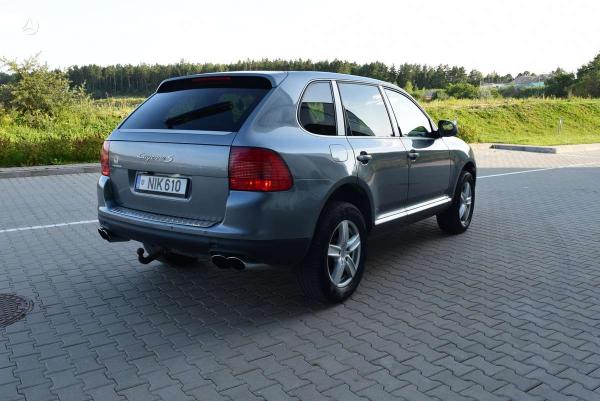 Grey Porsche Cayenne 2003 in Vilnius, with an engine capacity of 4.51 L and mileage of 283 thousand km for 3450 €, photo 5 on AUTOMOTO.COM.LV