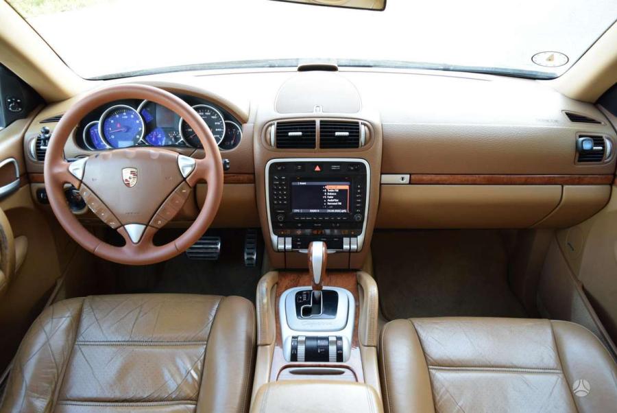 Grey Porsche Cayenne 2003 in Vilnius, with an engine capacity of 4.51 L and mileage of 283 thousand km for 3450 €, photo 12 on AUTOMOTO.COM.LV