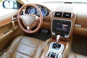 Grey Porsche Cayenne 2003 in Vilnius, with an engine capacity of 4.51 L and mileage of 283 thousand km for 3450 €, photo 13 on AUTOMOTO.COM.LV