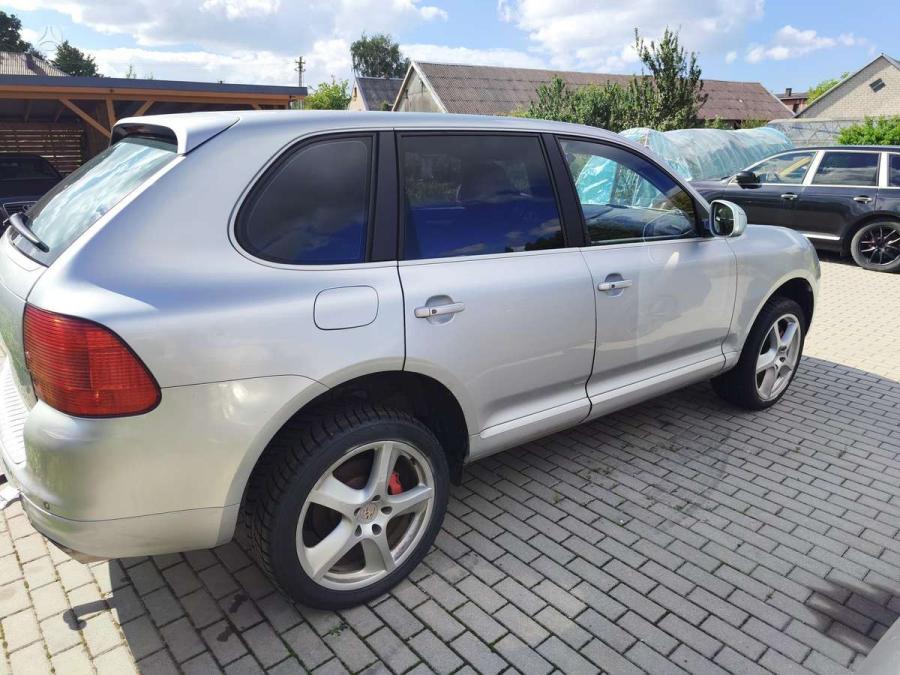 Pelēks Porsche Cayenne 2003 Klaipėda, ar dzinēja tilpumu 4.51 L un nobraukumu 333 tūkst. km par 3850 €, foto 4 vietnē AUTOMOTO.COM.LV