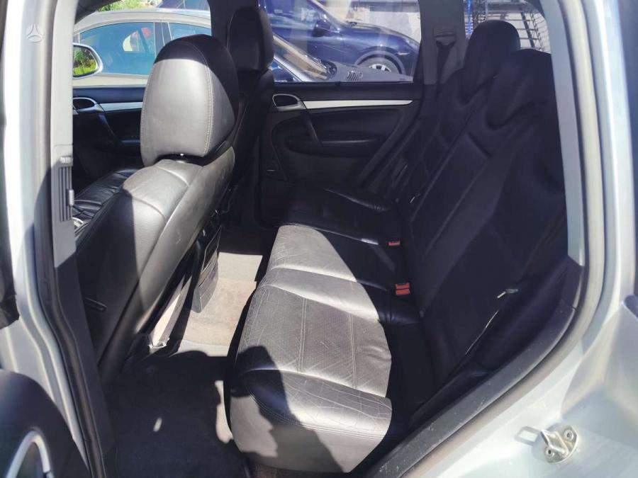 Pelēks Porsche Cayenne 2003 Klaipėda, ar dzinēja tilpumu 4.51 L un nobraukumu 333 tūkst. km par 3850 €, foto 7 vietnē AUTOMOTO.COM.LV