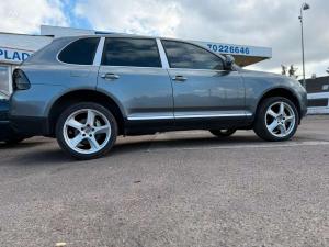 Grey Porsche Cayenne 2004 in Vilnius, with an engine capacity of 4.51 L and mileage of 208 thousand km for 4900 €, photo 3 on AUTOMOTO.COM.LV