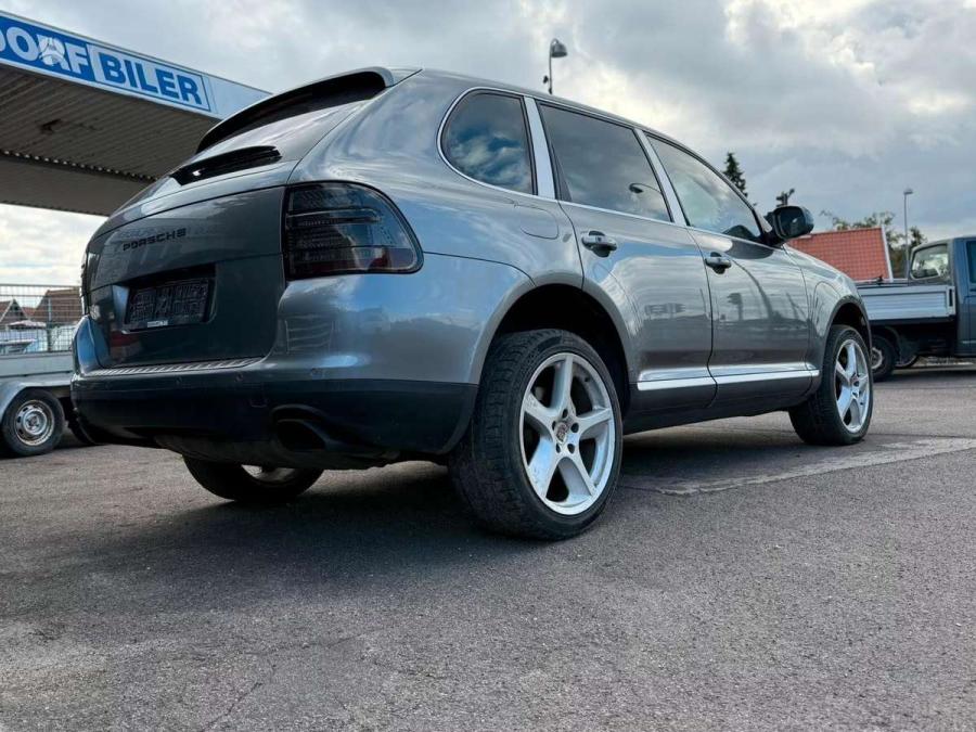 Grey Porsche Cayenne 2004 in Vilnius, with an engine capacity of 4.51 L and mileage of 208 thousand km for 4900 €, photo 4 on AUTOMOTO.COM.LV