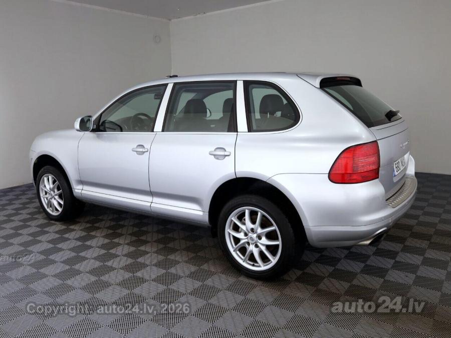 Grey Porsche Cayenne 2004 in Tallinn, with an engine capacity of 4.50 L and mileage of 156 thousand km for 3999 €, photo 4 on AUTOMOTO.COM.LV