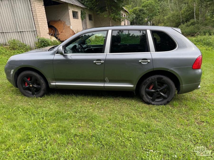 Grey Porsche Cayenne 2004 in Moletai, with an engine capacity of 4.50 L and mileage of 352 thousand km for 3200 €, photo 9 on AUTOMOTO.COM.LV
